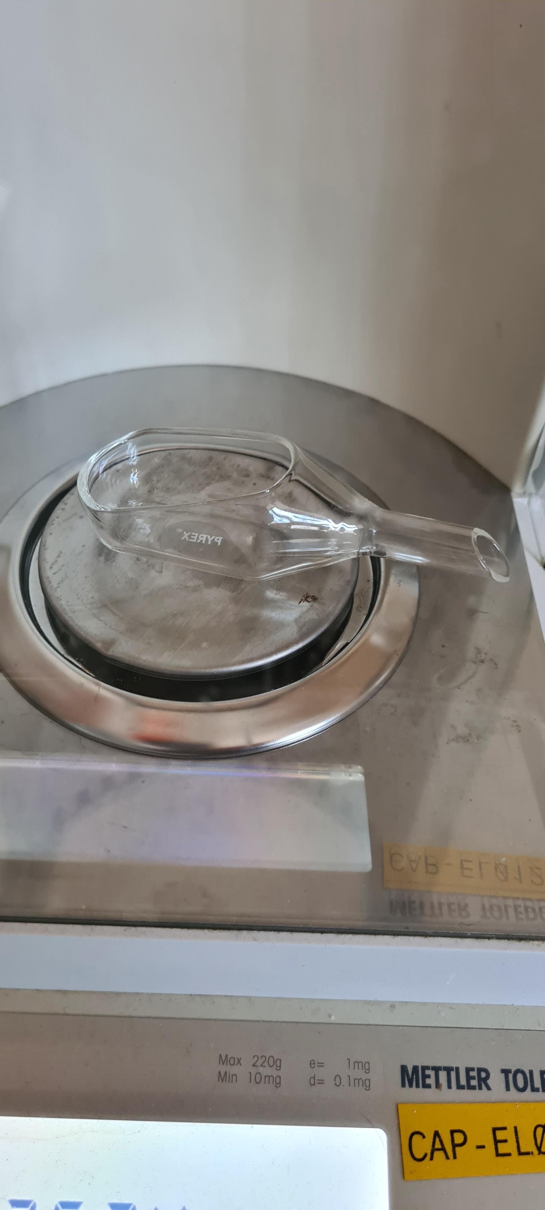 Laboratory weighing scoop - photos