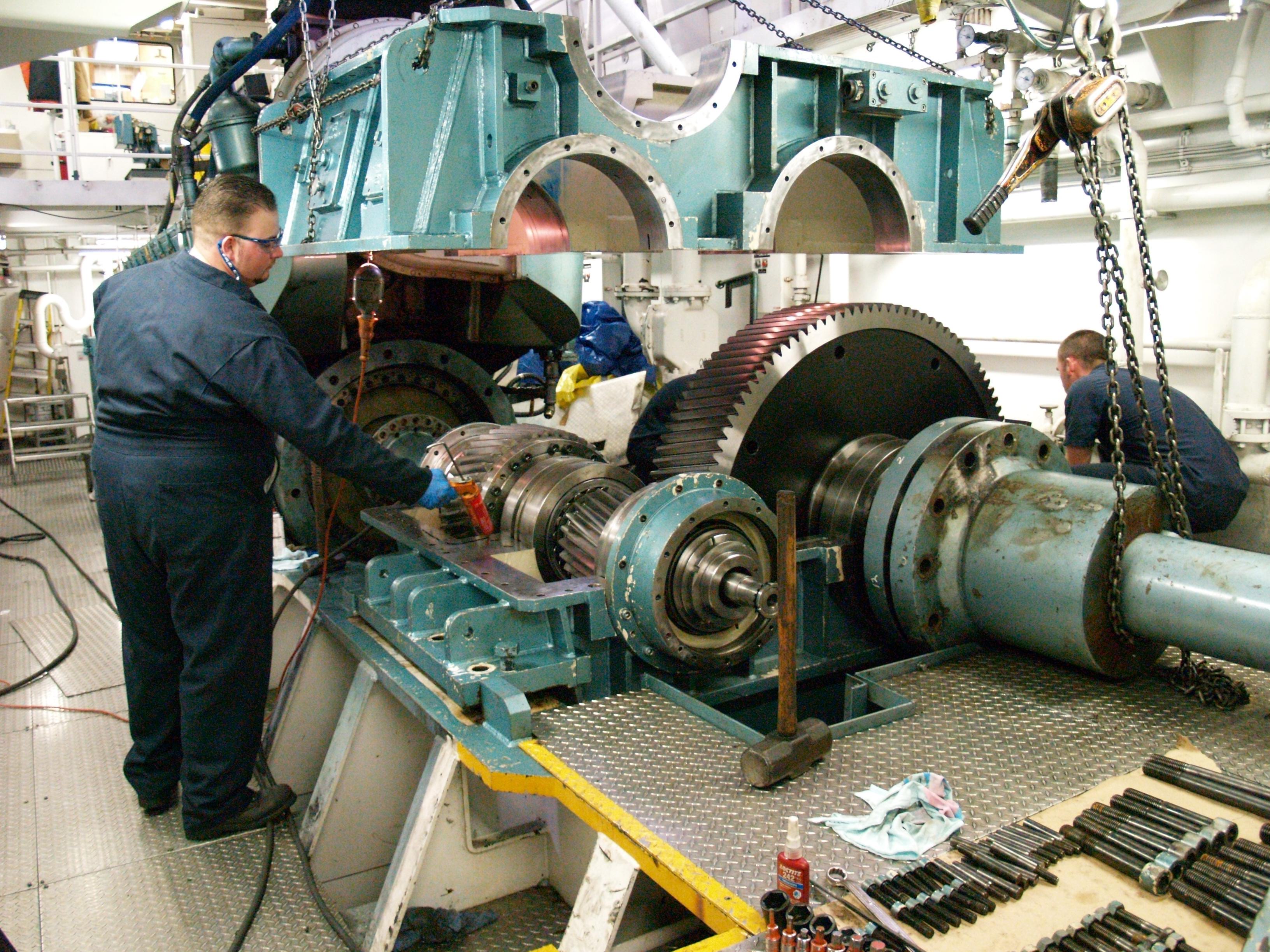 Reintjes 4444 marine gearbox - photo - HomemadeTools.net