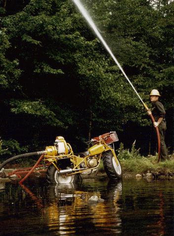 Rokon Fire Ranger firefighting motorcycle - photo - HomemadeTools.net