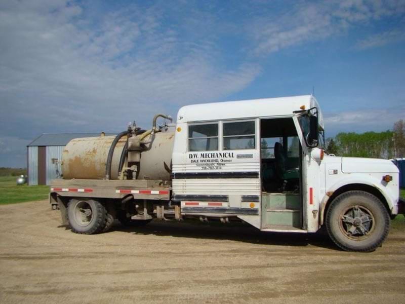School bus sewage vacuum truck - GIF - HomemadeTools.net
