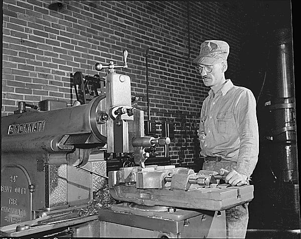 1930s shaper operator - photo - HomemadeTools.net