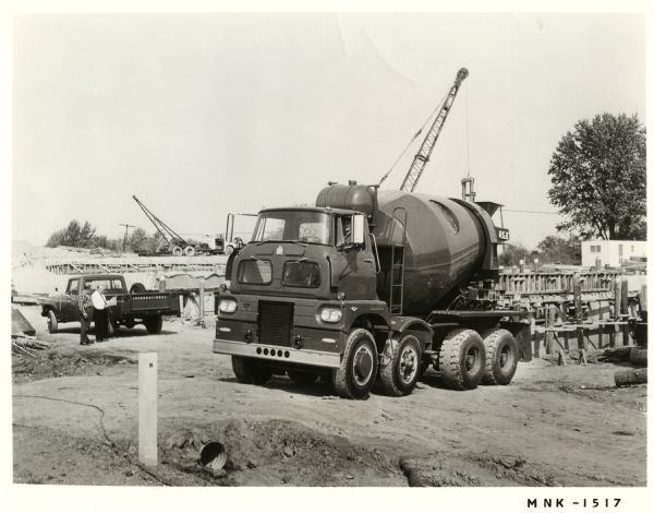 International Sightliner COE truck - photos and video