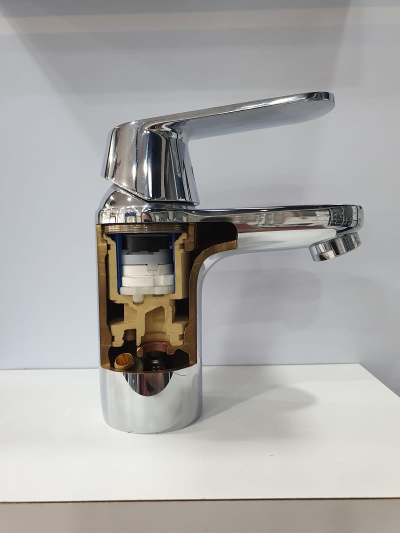 Lever faucet cutaway - photo - HomemadeTools.net