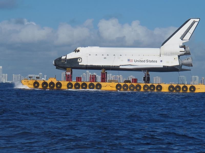 Space shuttle replica on a barge - photo - HomemadeTools.net
