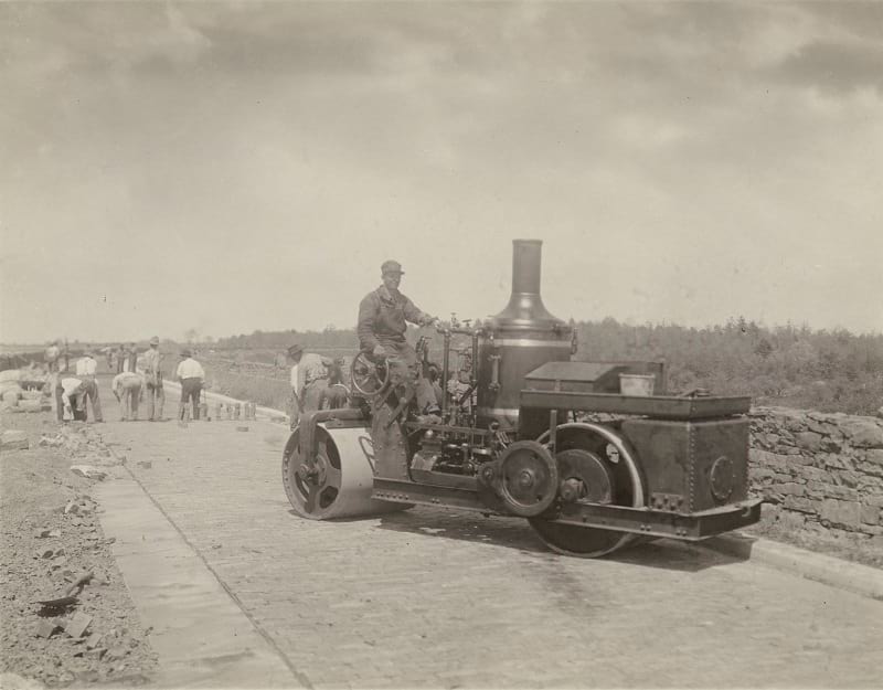 Steam-powered road roller - photo - HomemadeTools.net