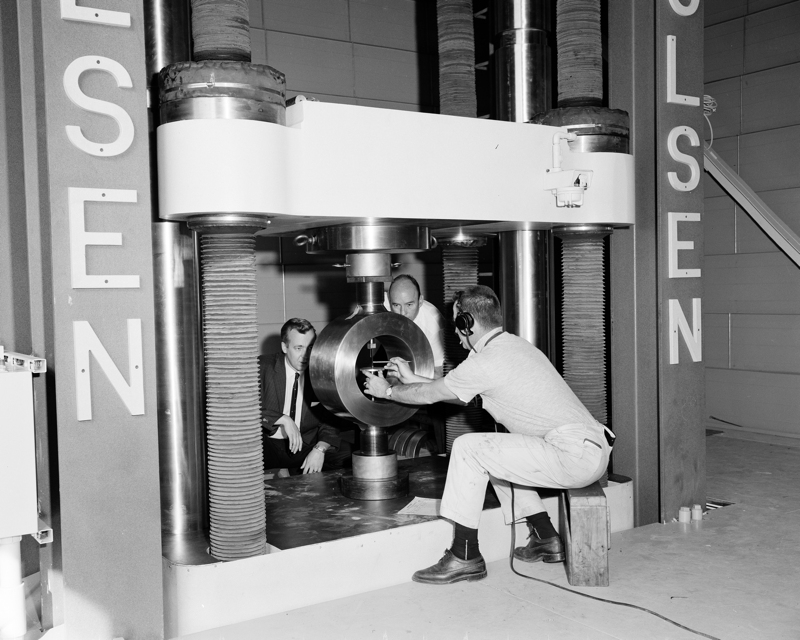 High-quality black-and-white photographs of large old machines and ...