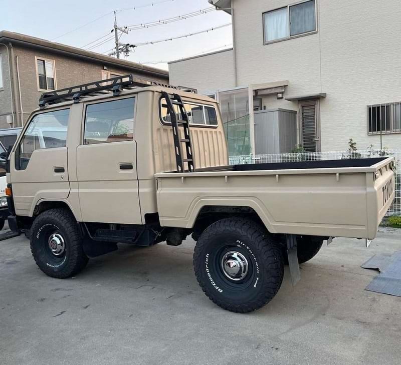 Toyota HiAce truck - photo - HomemadeTools.net