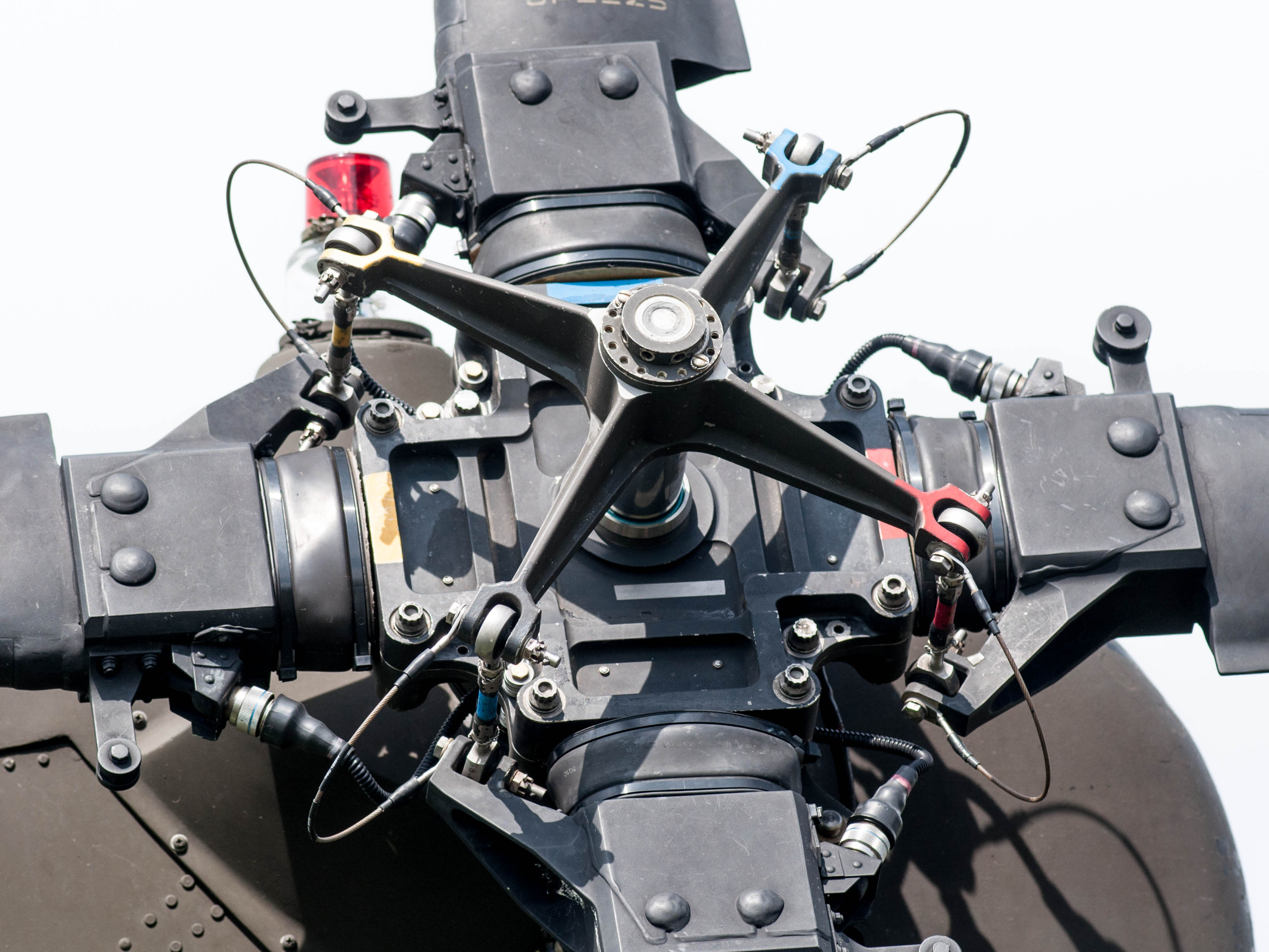 UH-60 Black Hawk helicopter rotor up close - photos - HomemadeTools.net