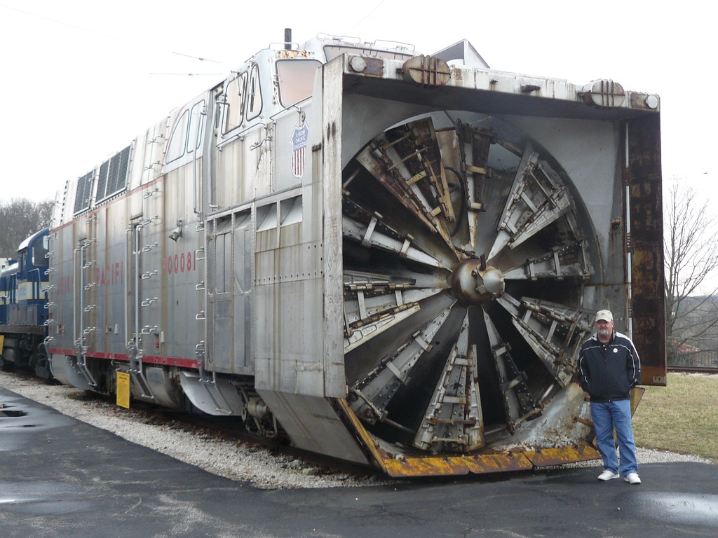 Union Pacific snowplow train - photo and video