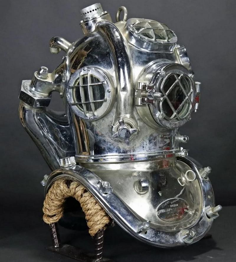U.S. Navy Mark V diving helmet - photo - HomemadeTools.net