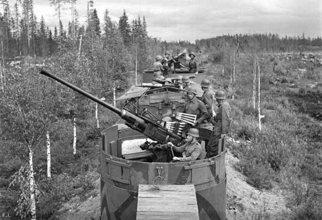 War trains - photos - HomemadeTools.net