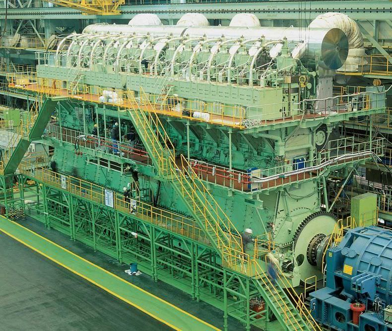 World's largest reciprocating engine - video and photos
