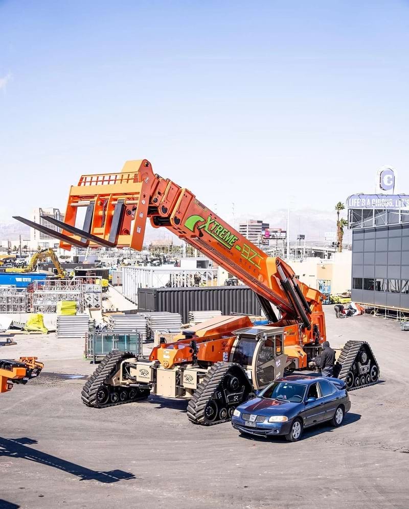 Tracked telehandler - photo - HomemadeTools.net