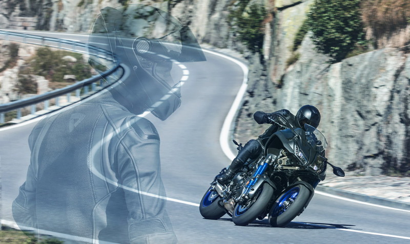 Motorcycle with double front wheels - photos