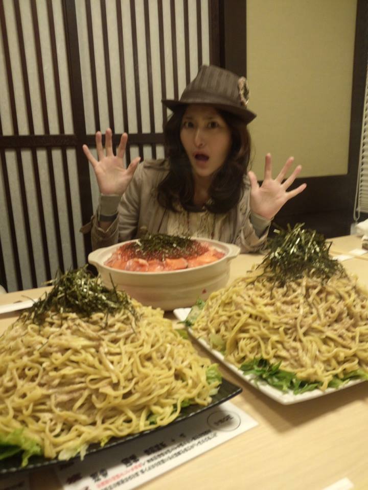 簡直就是會走路的胃袋！8位日本超正爆食女王 | 火力全開大胃王、爆食女王、辣妹曾根、Angela、俄羅斯 | 名人娛樂 | 妞新聞 niusnews