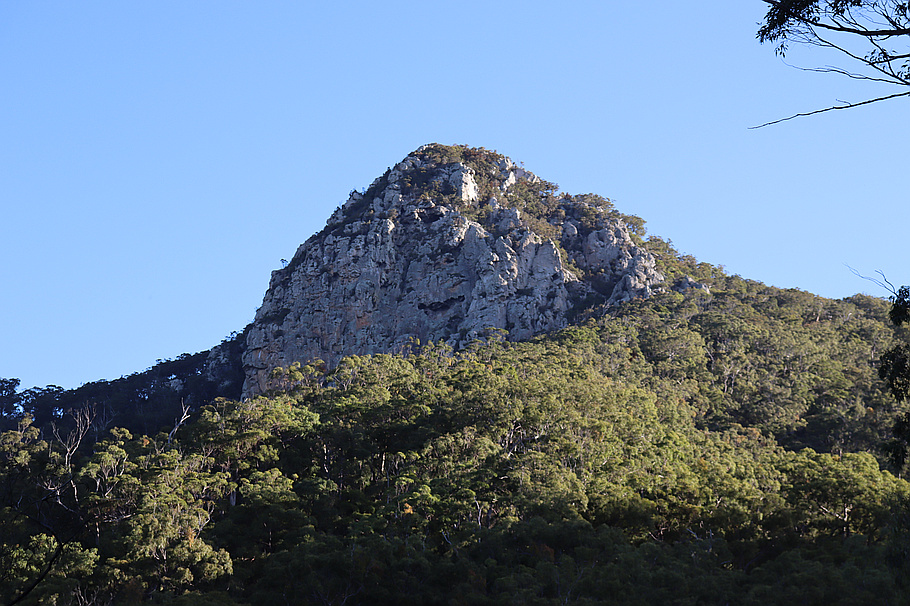 Mt Larcom - Australia | peakery