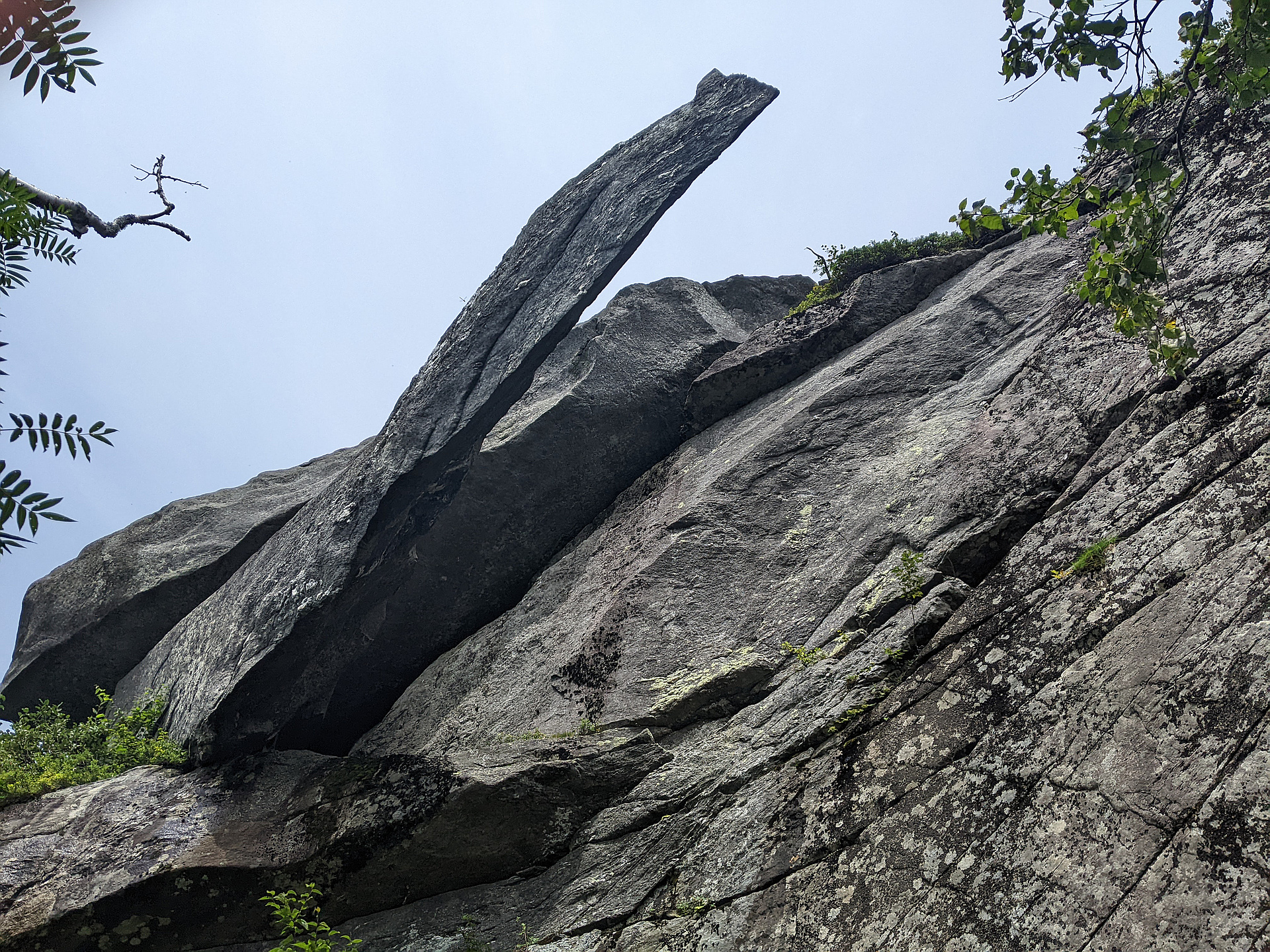 Cantilever Rock - Vermont | peakery
