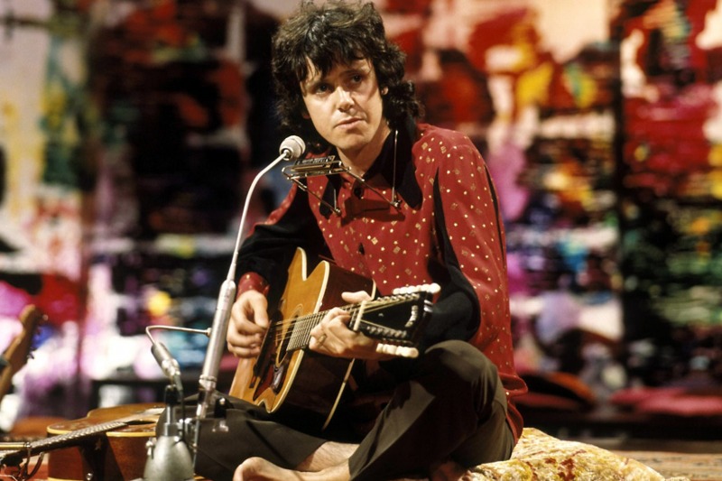 Throwback Thursday: Donovan Sings ‘Catch the Wind’ in 1972 - peermusic ...