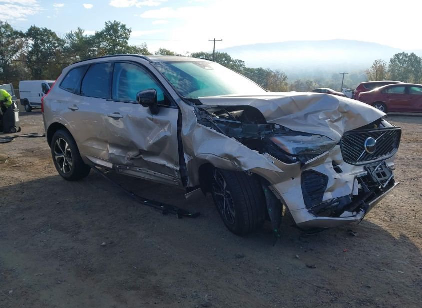 YV4M12RJ3T1341667, Salvamento VOLVO XC60 B5 core en Port Murray, NJ en ...