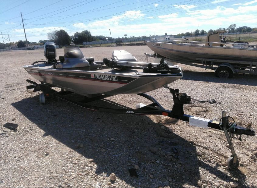 Salvage 2003 PRO-LINE BASS TRACKER for Sale in SCOTT, LA - 42190932