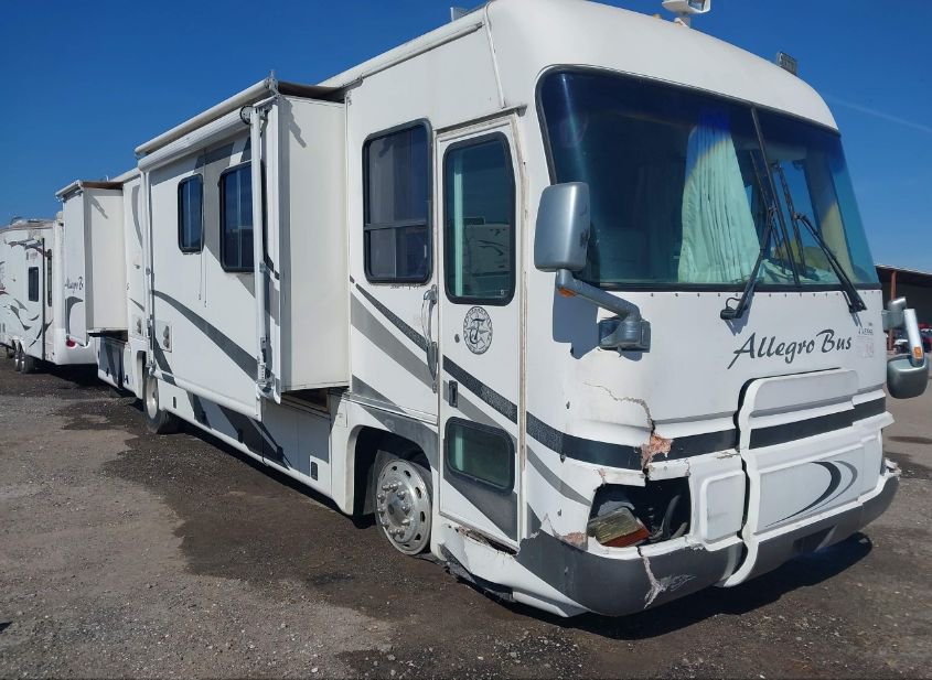 2001 FREIGHTLINER CHASSIS X LINE MOTOR HOME
